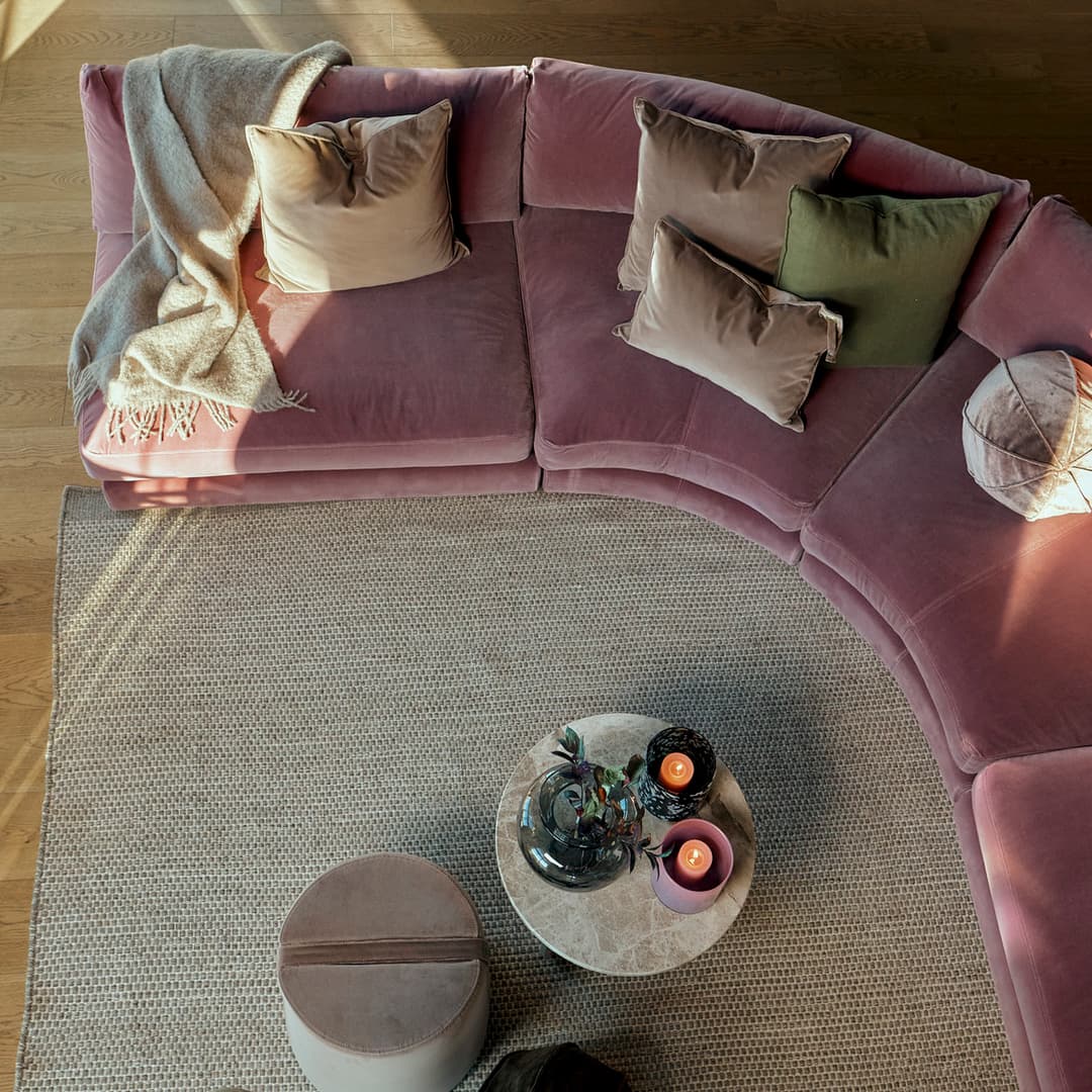 Geschwungene Sofas von Sweef